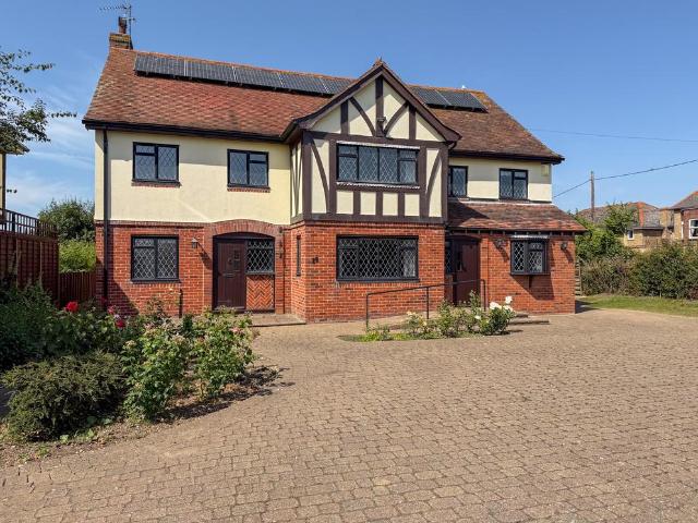 6 bedroom detached house for sale