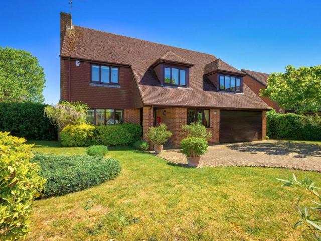 6 bedroom detached house for sale