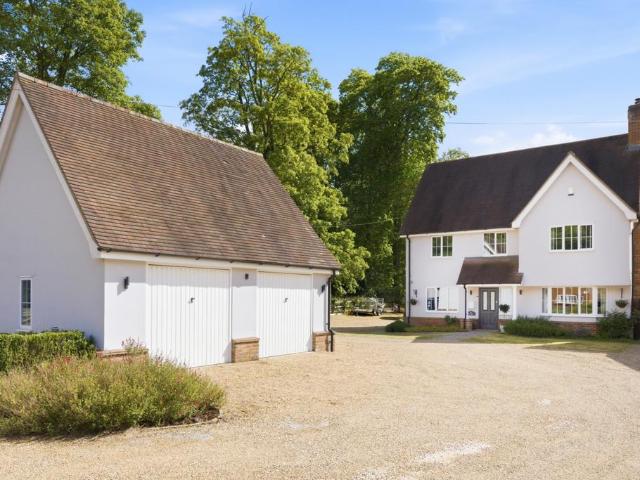 6 bedroom detached house for sale
