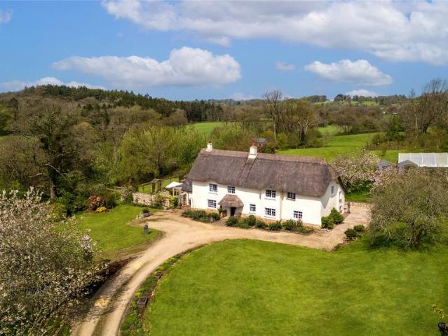 6 bedroom detached house for sale