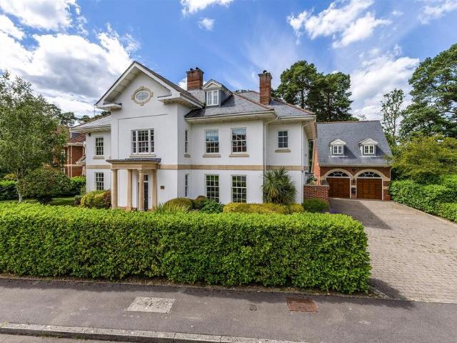 6 bedroom detached house for sale