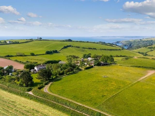 6 bedroom detached house for sale