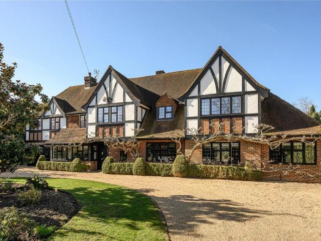 6 bedroom detached house for sale