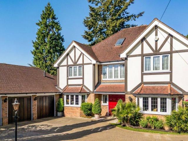 6 bedroom detached house for sale