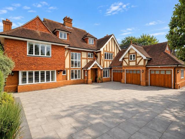 6 bedroom detached house for sale
