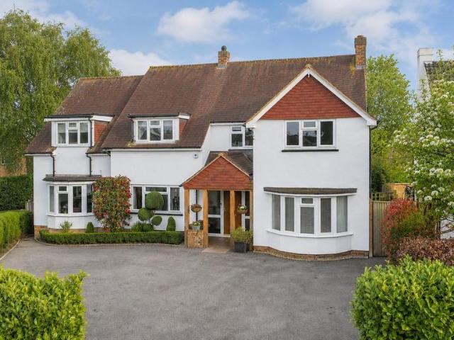 6 bedroom detached house for sale