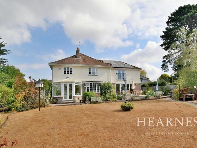 6 bedroom detached house for sale