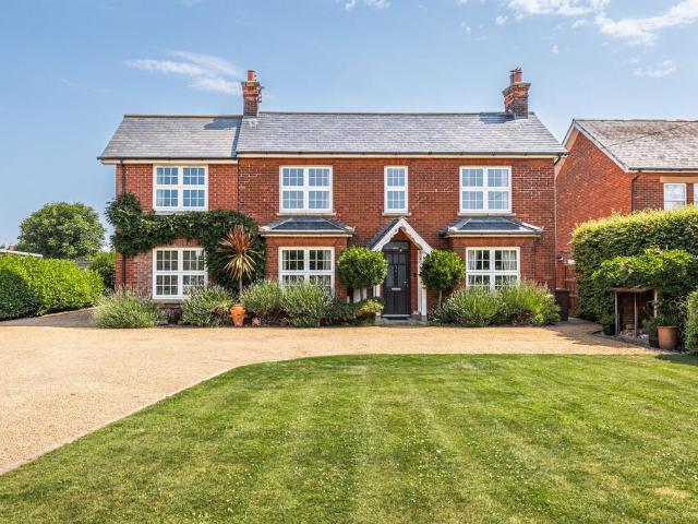 6 bedroom detached house for sale