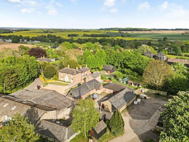 6 bedroom detached house for sale