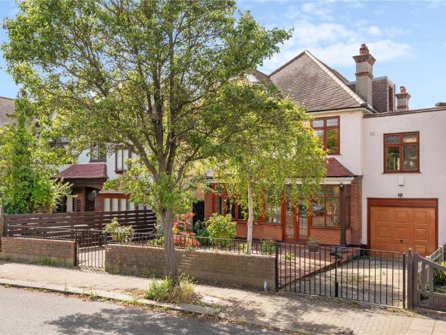 6 bedroom detached house for sale
