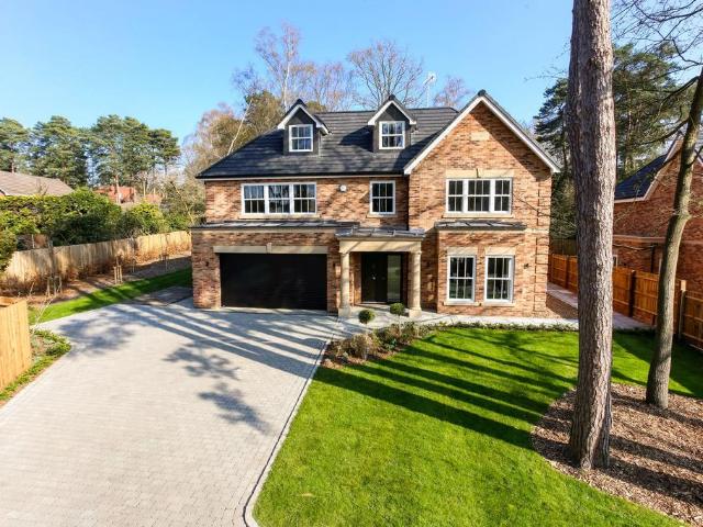 6 bedroom detached house for sale