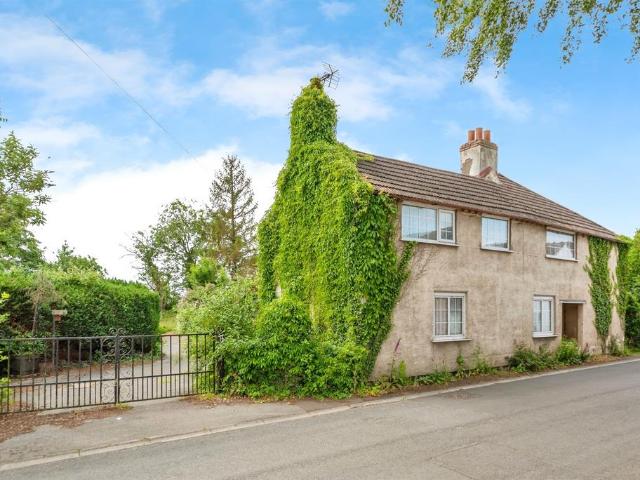 6 bedroom detached house for sale