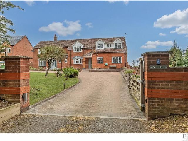 6 bedroom detached house for sale
