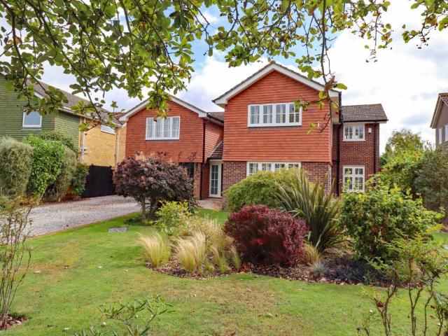 6 bedroom detached house for sale