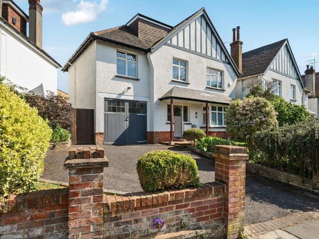6 bedroom detached house for sale