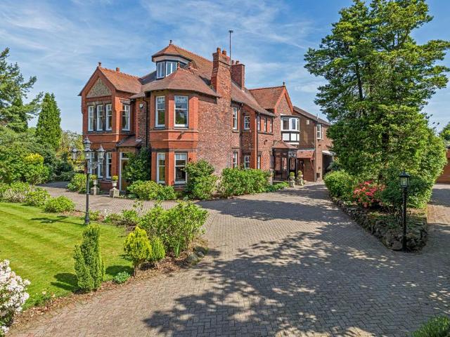 6 bedroom detached house for sale