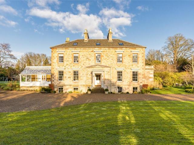 6 bedroom detached house for sale