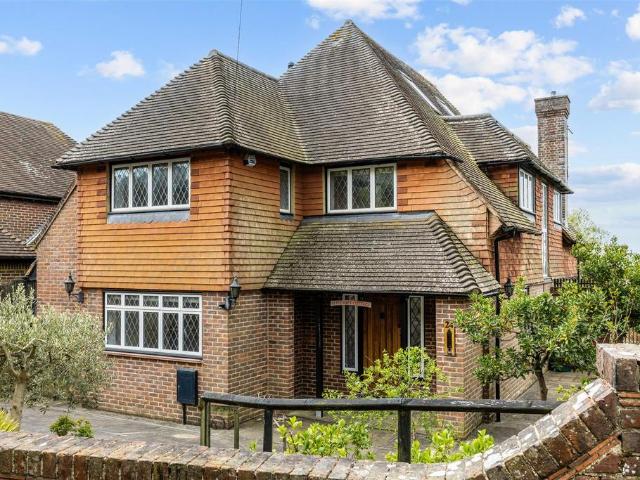 6 bedroom detached house for sale