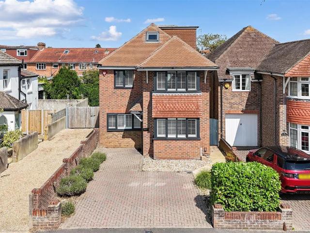 6 bedroom detached house for sale