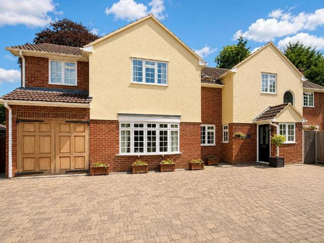 6 bedroom detached house for sale