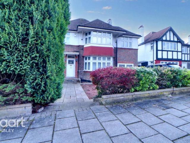 6 bedroom detached house for sale