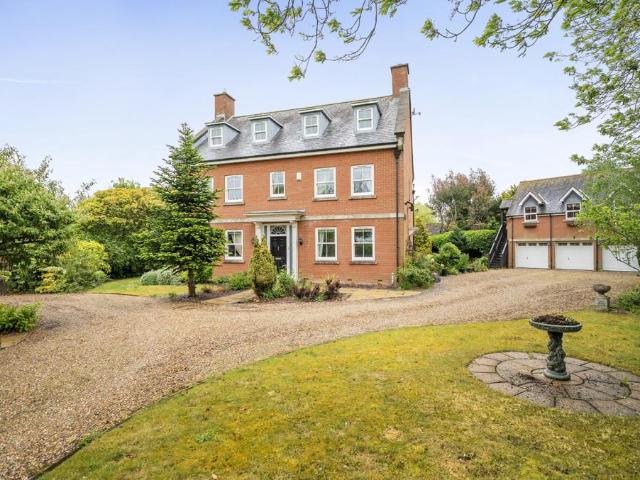 6 bedroom detached house for sale