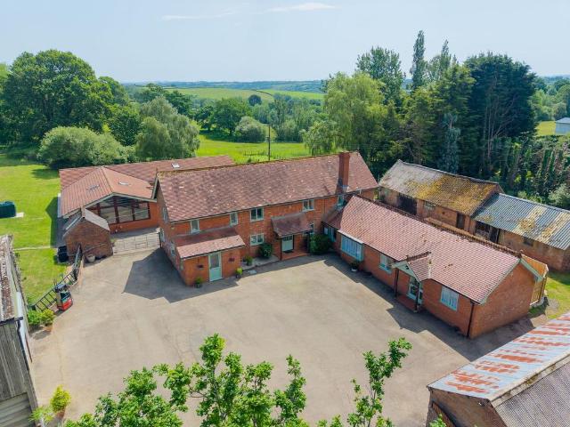 6 bedroom detached house for sale
