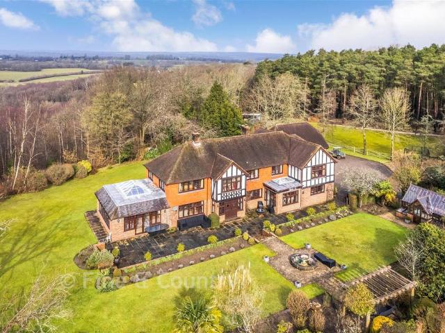 6 bedroom detached house for sale