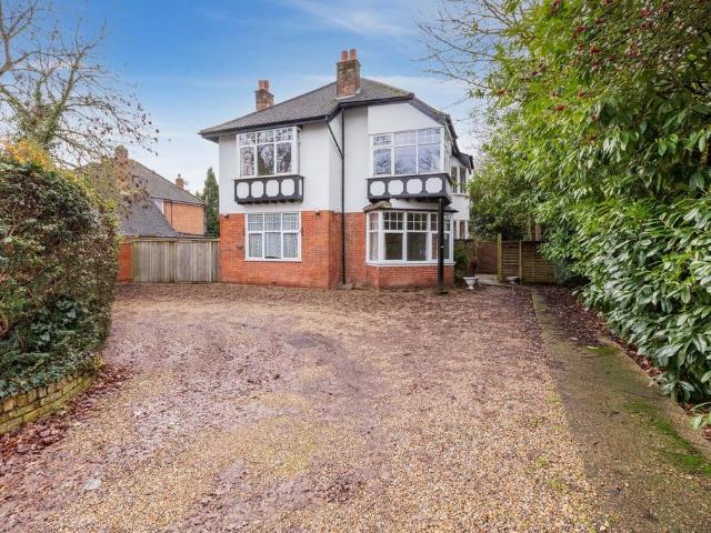 6 bedroom detached house for sale
