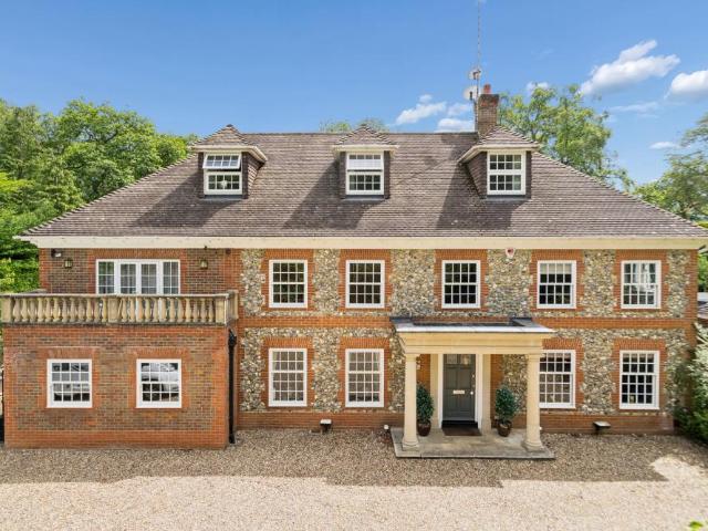 6 bedroom detached house for sale