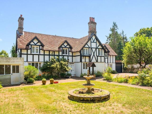 6 bedroom detached house for sale