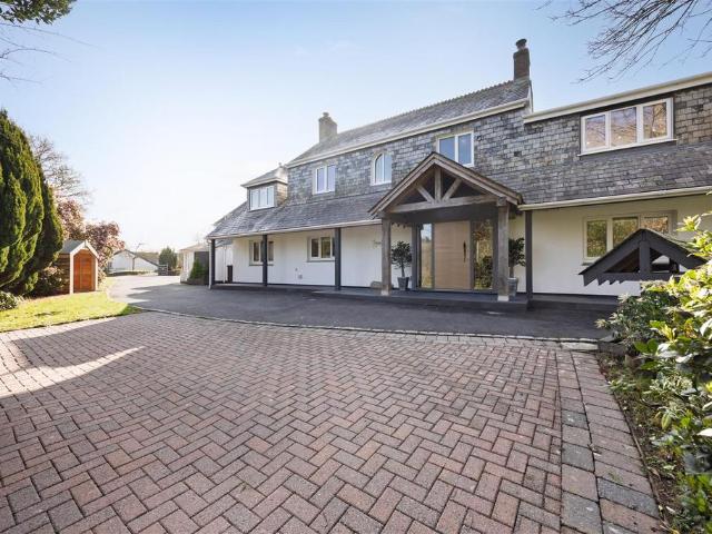 6 bedroom detached house for sale