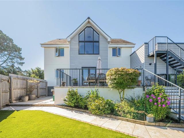 6 bedroom detached house for sale