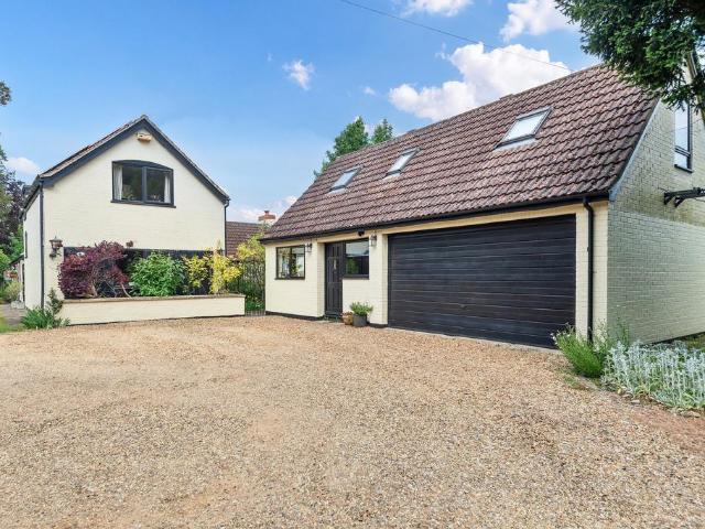 6 bedroom detached house for sale