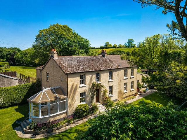 6 bedroom detached house for sale