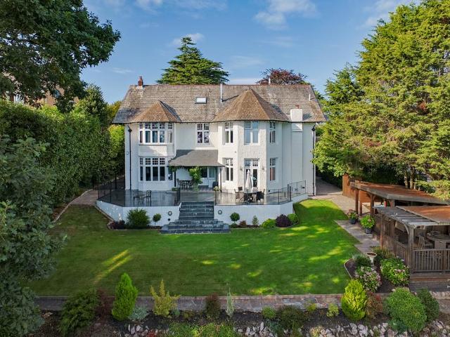 6 bedroom detached house for sale