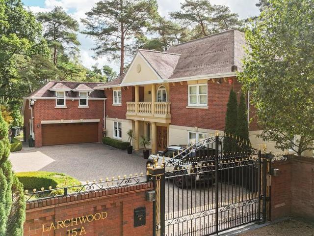 6 bedroom detached house for sale