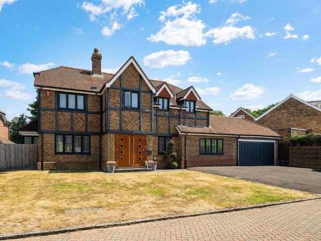 6 bedroom detached house for sale