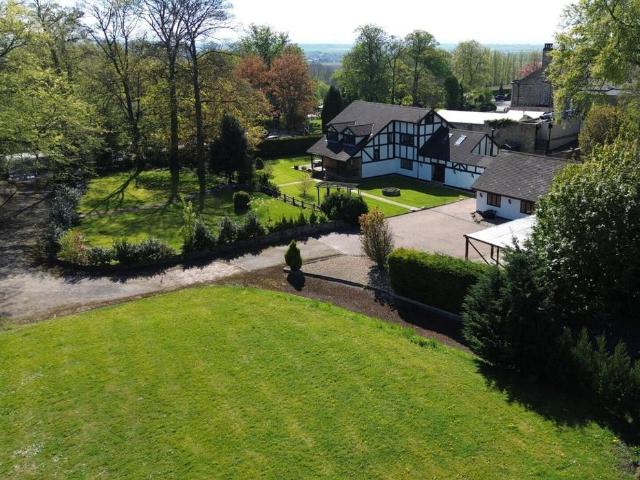 6 bedroom detached house for sale