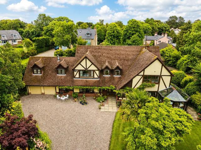 6 bedroom detached house for sale