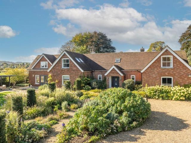 6 bedroom detached house for sale