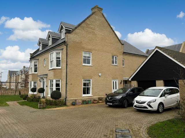 6 bedroom detached house for sale