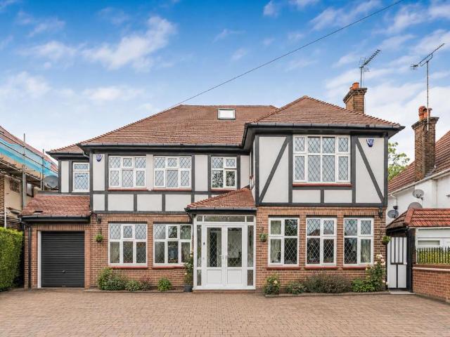 6 bedroom detached house for sale