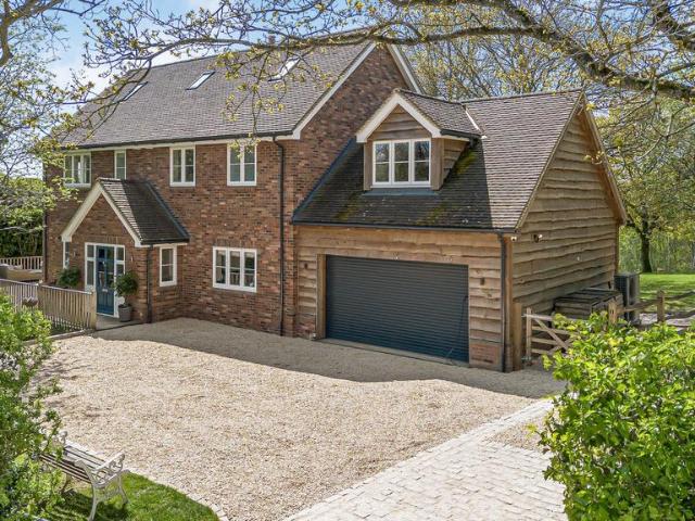 6 bedroom detached house for sale