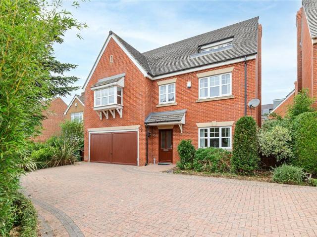 6 bedroom detached house for sale