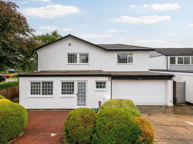 6 bedroom detached house for sale