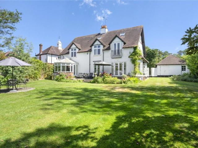 6 bedroom detached house for sale