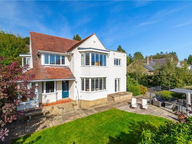 6 bedroom detached house for sale