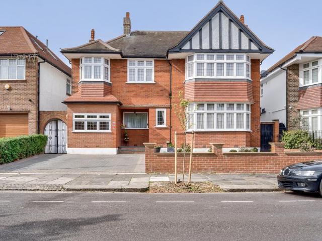 6 bedroom detached house for sale