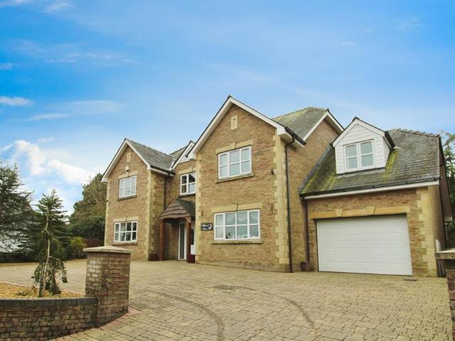 6 bedroom detached house for sale